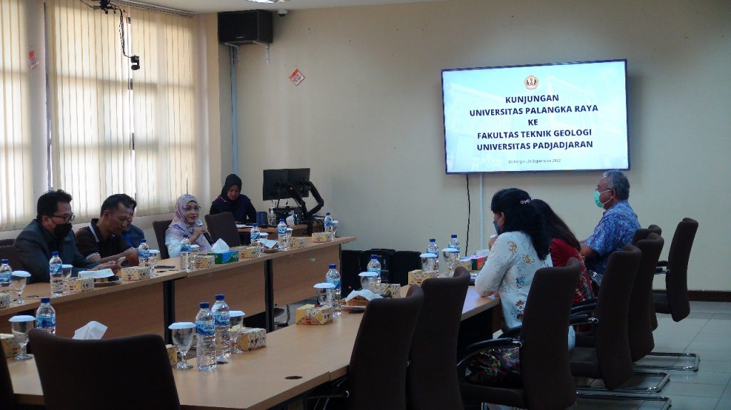 Diskusi Metode Pembelajaran Pasca Pandemi, FT UPR Kunjungi FTG Unpad ...